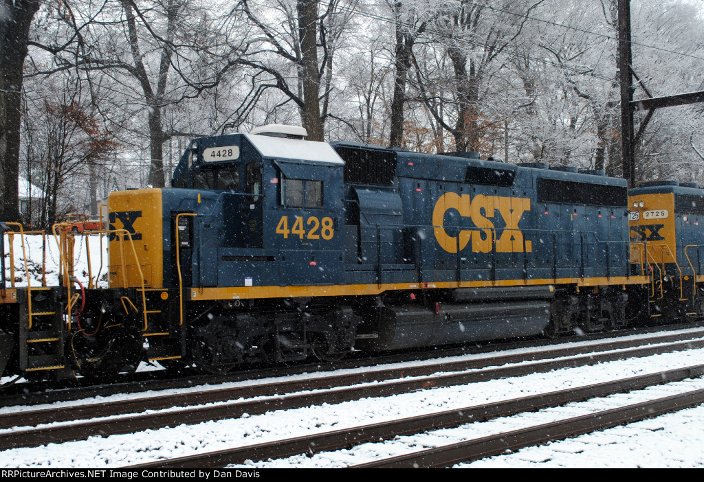 The "new" CSX GP40-2 4428 on Q418-11